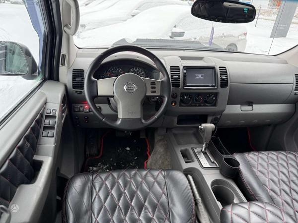 Black Nissan Frontier 2005 in Jelgava, with an engine capacity of 3.95 L and mileage of 174 thousand km for 6999 €, photo 8 on AUTOMOTO.COM.LV