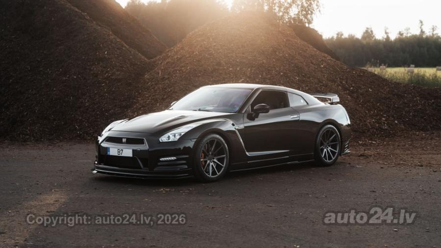 Black Nissan GT-R 2013 in Parnu, with an engine capacity of 3.80 L and mileage of 26 thousand km for 89900 €, photo 3 on AUTOMOTO.COM.LV