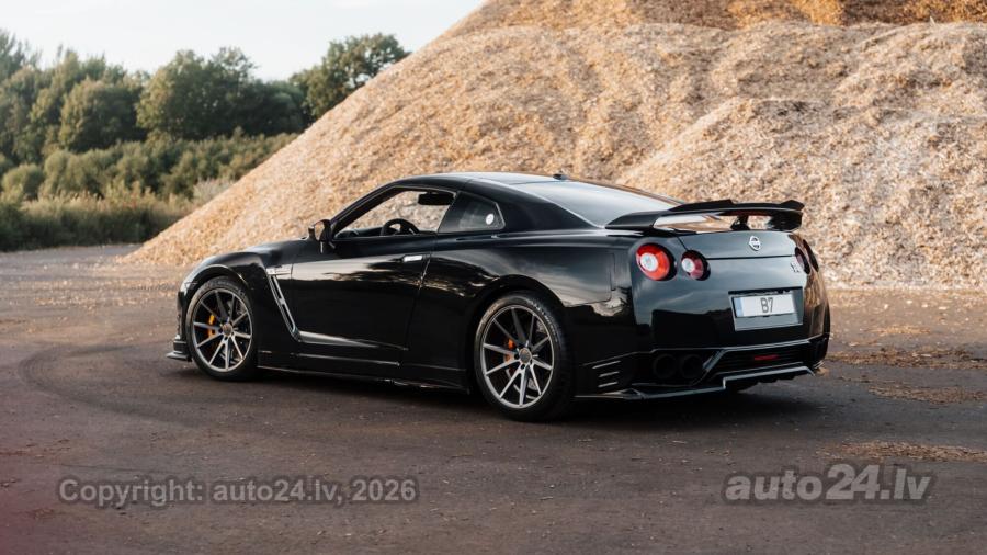 Black Nissan GT-R 2013 in Parnu, with an engine capacity of 3.80 L and mileage of 26 thousand km for 89900 €, photo 4 on AUTOMOTO.COM.LV