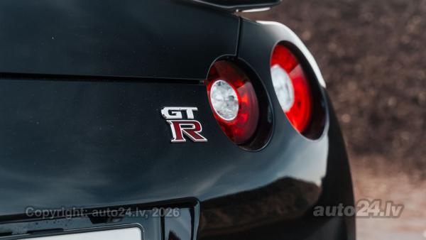 Black Nissan GT-R 2013 in Parnu, with an engine capacity of 3.80 L and mileage of 26 thousand km for 89900 €, photo 10 on AUTOMOTO.COM.LV