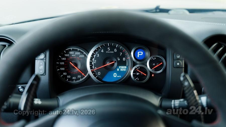 Black Nissan GT-R 2013 in Parnu, with an engine capacity of 3.80 L and mileage of 26 thousand km for 89900 €, photo 15 on AUTOMOTO.COM.LV