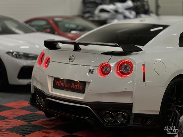 White Nissan GT-R 2017 in Vilnius, with an engine capacity of 3.80 L and mileage of 0 thousand km for 104900 €, photo 11 on AUTOMOTO.COM.LV