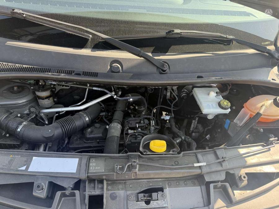 Grey Nissan Interstar 2021 in Kaunas, with an engine capacity of 2.30 L and mileage of 205 thousand km for 5950 €, photo 6 on AUTOMOTO.COM.LV