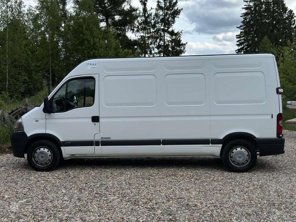 White Nissan Interstar 2005 in Vilnius, with an engine capacity of 2.46 L and mileage of 350 thousand km for 4990 €, photo 7 on AUTOMOTO.COM.LV