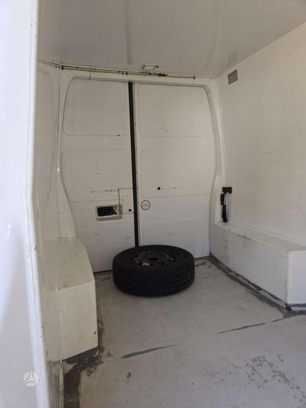 White Nissan Interstar 2009 in Zarasai, with an engine capacity of 2.46 L and mileage of 423 thousand km for 3700 €, photo 7 on AUTOMOTO.COM.LV