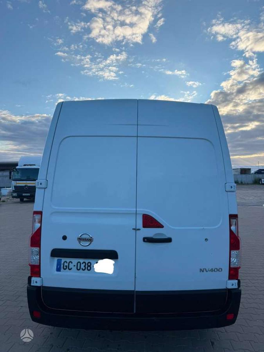 White Nissan Interstar 2021 in Kaunas, with an engine capacity of 2.30 L and mileage of 175 thousand km for 6350 €, photo 10 on AUTOMOTO.COM.LV