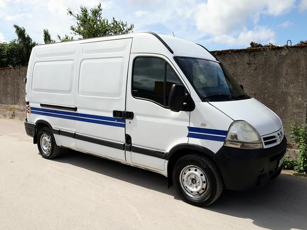 White Nissan Interstar 2006 in Tallinn, with an engine capacity of 3.00 L and mileage of 394 thousand km for 2199 €, photo 1 on AUTOMOTO.COM.LV