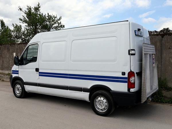 White Nissan Interstar 2006 in Tallinn, with an engine capacity of 3.00 L and mileage of 394 thousand km for 2199 €, photo 4 on AUTOMOTO.COM.LV