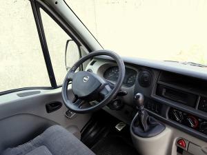White Nissan Interstar 2006 in Tallinn, with an engine capacity of 3.00 L and mileage of 394 thousand km for 2199 €, photo 6 on AUTOMOTO.COM.LV