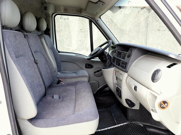 White Nissan Interstar 2006 in Tallinn, with an engine capacity of 3.00 L and mileage of 394 thousand km for 2199 €, photo 6 on AUTOMOTO.COM.LV