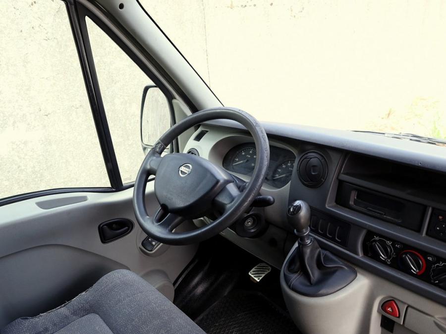 White Nissan Interstar 2006 in Tallinn, with an engine capacity of 3.00 L and mileage of 394 thousand km for 2199 €, photo 15 on AUTOMOTO.COM.LV