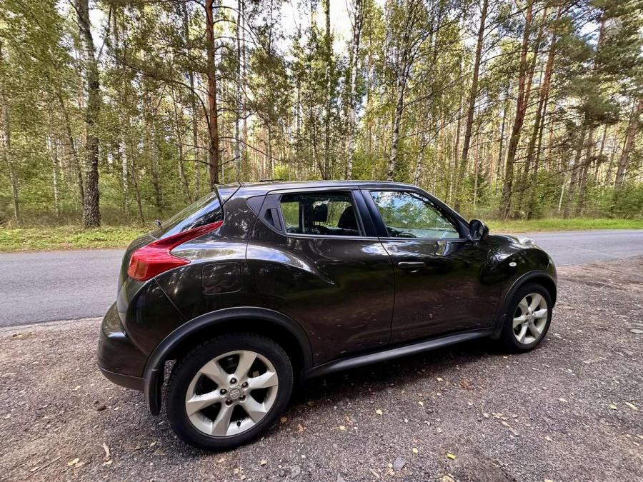 Black Nissan Juke 2010 in Vilnius, with an engine capacity of 1.60 L and mileage of 171 thousand km for 5100 €, photo 5 on AUTOMOTO.COM.LV