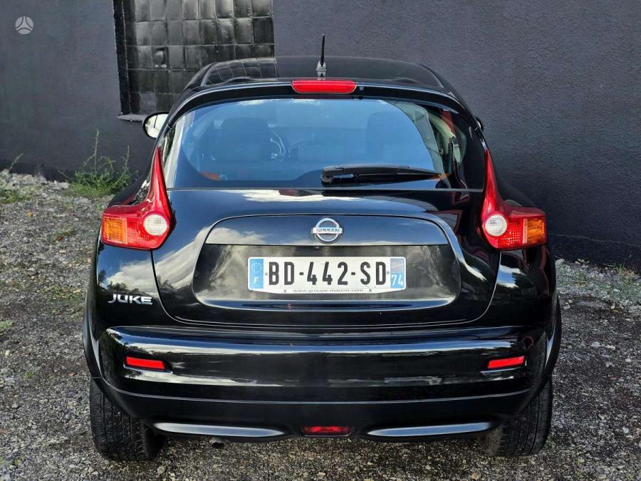 Black Nissan Juke 2010 in Siauliai, with an engine capacity of 1.60 L and mileage of 255 thousand km for 4200 €, photo 5 on AUTOMOTO.COM.LV