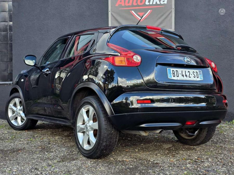 Black Nissan Juke 2010 in Siauliai, with an engine capacity of 1.60 L and mileage of 255 thousand km for 4200 €, photo 6 on AUTOMOTO.COM.LV