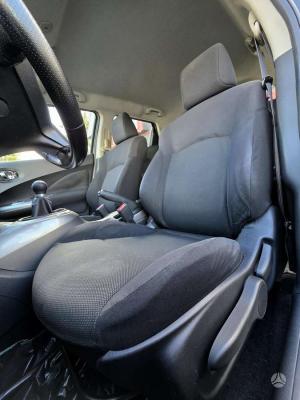 Black Nissan Juke 2010 in Siauliai, with an engine capacity of 1.60 L and mileage of 255 thousand km for 4200 €, photo 16 on AUTOMOTO.COM.LV