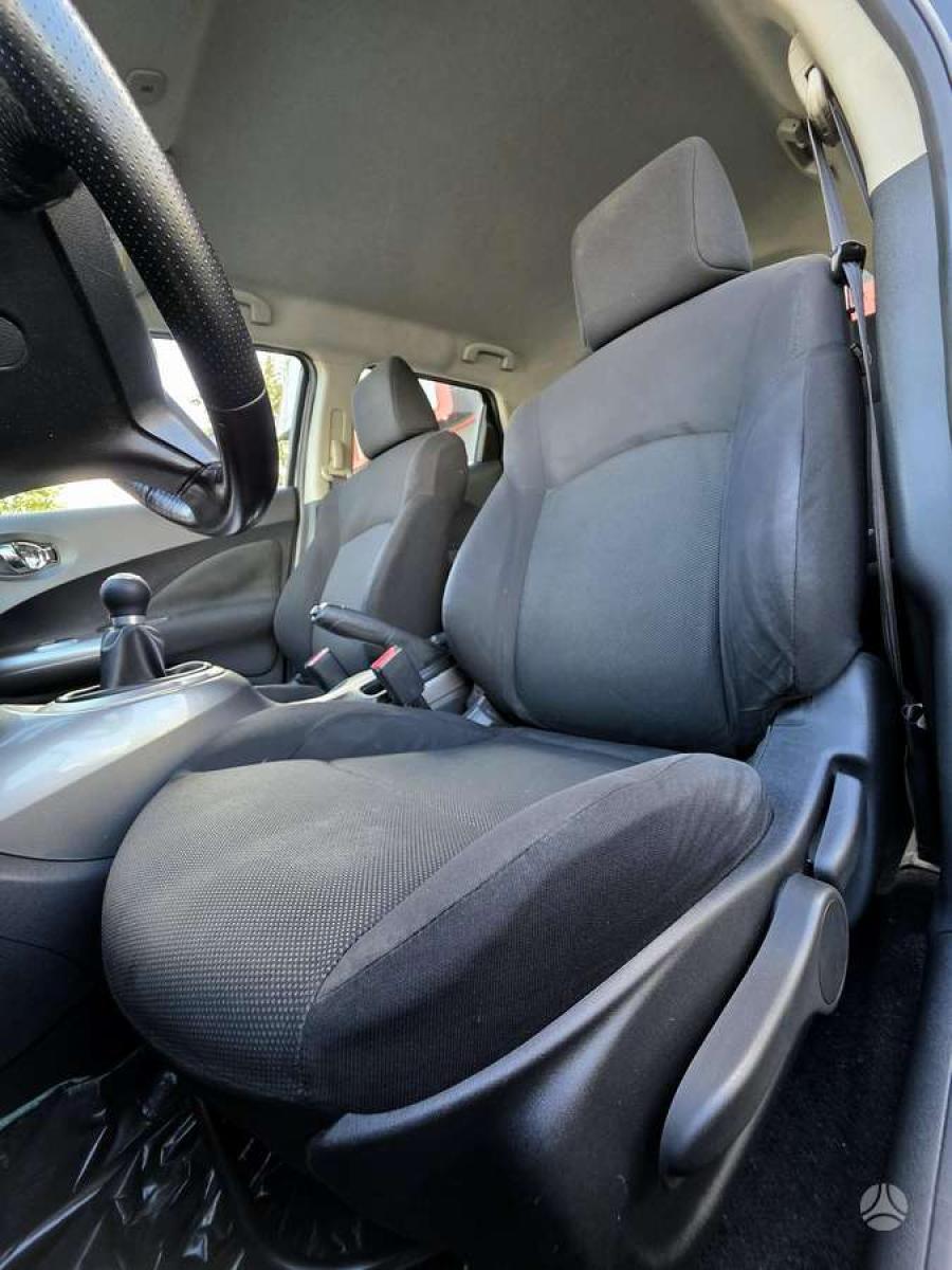 Black Nissan Juke 2010 in Siauliai, with an engine capacity of 1.60 L and mileage of 255 thousand km for 4200 €, photo 16 on AUTOMOTO.COM.LV