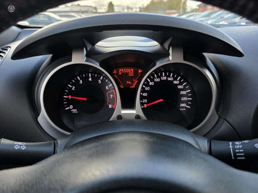 Black Nissan Juke 2010 in Siauliai, with an engine capacity of 1.60 L and mileage of 255 thousand km for 4200 €, photo 25 on AUTOMOTO.COM.LV