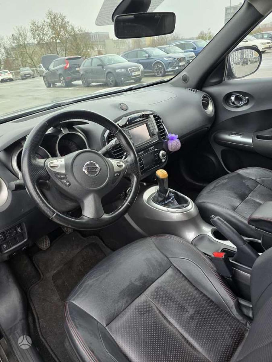 Black Nissan Juke 2011 in Vilnius, with an engine capacity of 1.60 L and mileage of 204 thousand km for 5700 €, photo 4 on AUTOMOTO.COM.LV