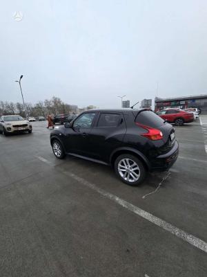 Black Nissan Juke 2011 in Vilnius, with an engine capacity of 1.60 L and mileage of 204 thousand km for 5700 €, photo 10 on AUTOMOTO.COM.LV