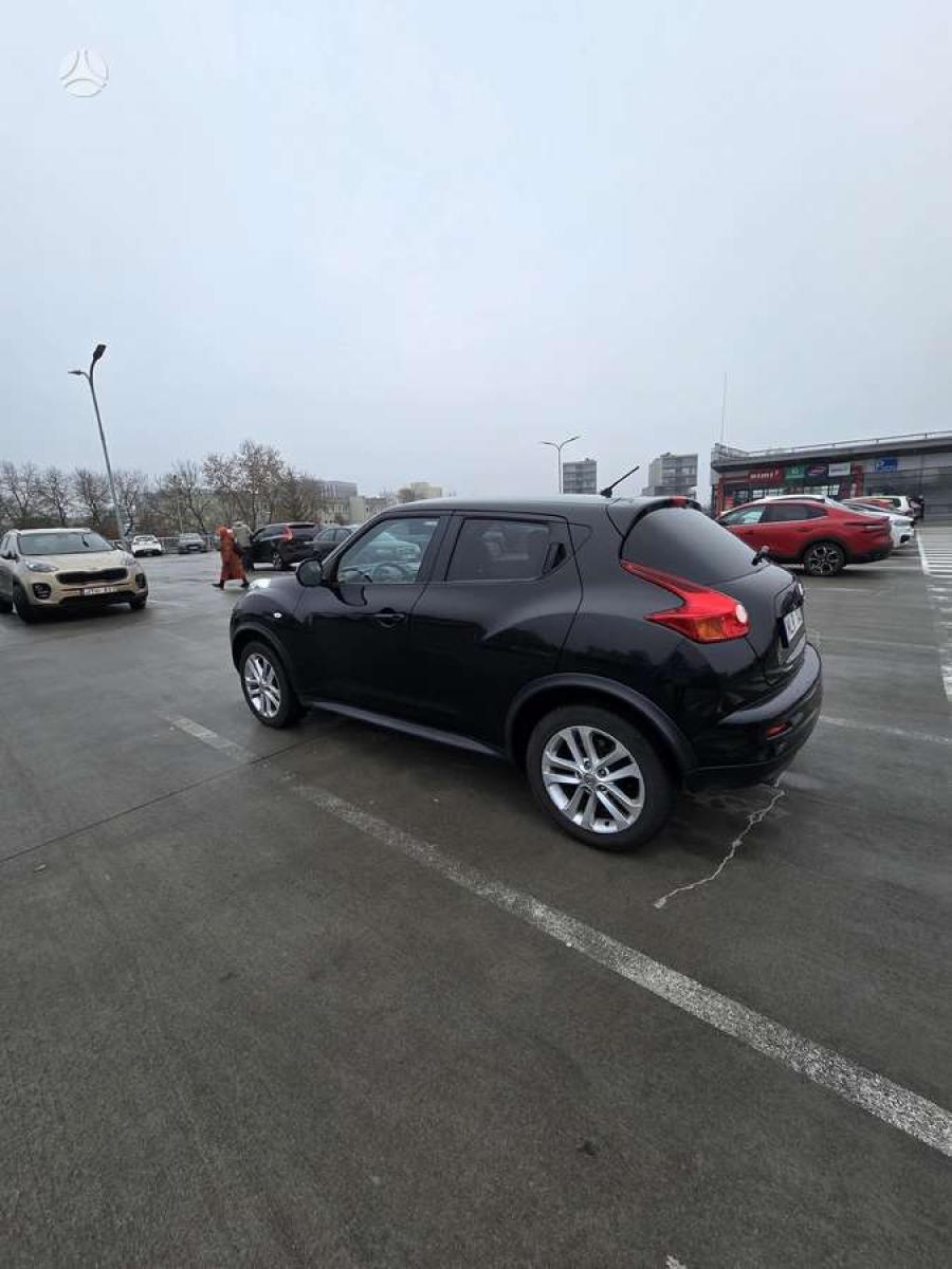 Black Nissan Juke 2011 in Vilnius, with an engine capacity of 1.60 L and mileage of 204 thousand km for 5700 €, photo 10 on AUTOMOTO.COM.LV