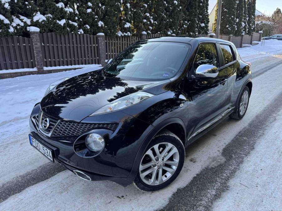Black Nissan Juke 2011 in Vilnius, with an engine capacity of 1.62 L and mileage of 140 thousand km for 6499 €, photo 1 on AUTOMOTO.COM.LV