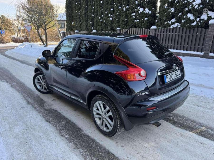 Black Nissan Juke 2011 in Vilnius, with an engine capacity of 1.62 L and mileage of 140 thousand km for 6499 €, photo 3 on AUTOMOTO.COM.LV
