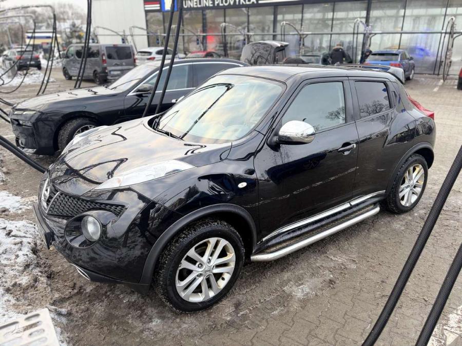 Black Nissan Juke 2011 in Vilnius, with an engine capacity of 1.46 L and mileage of 290 thousand km for 3000 €, photo 2 on AUTOMOTO.COM.LV