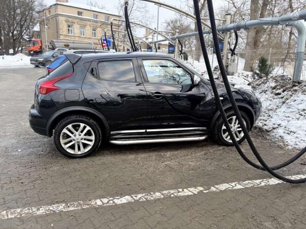 Black Nissan Juke 2011 in Vilnius, with an engine capacity of 1.46 L and mileage of 290 thousand km for 3000 €, photo 5 on AUTOMOTO.COM.LV