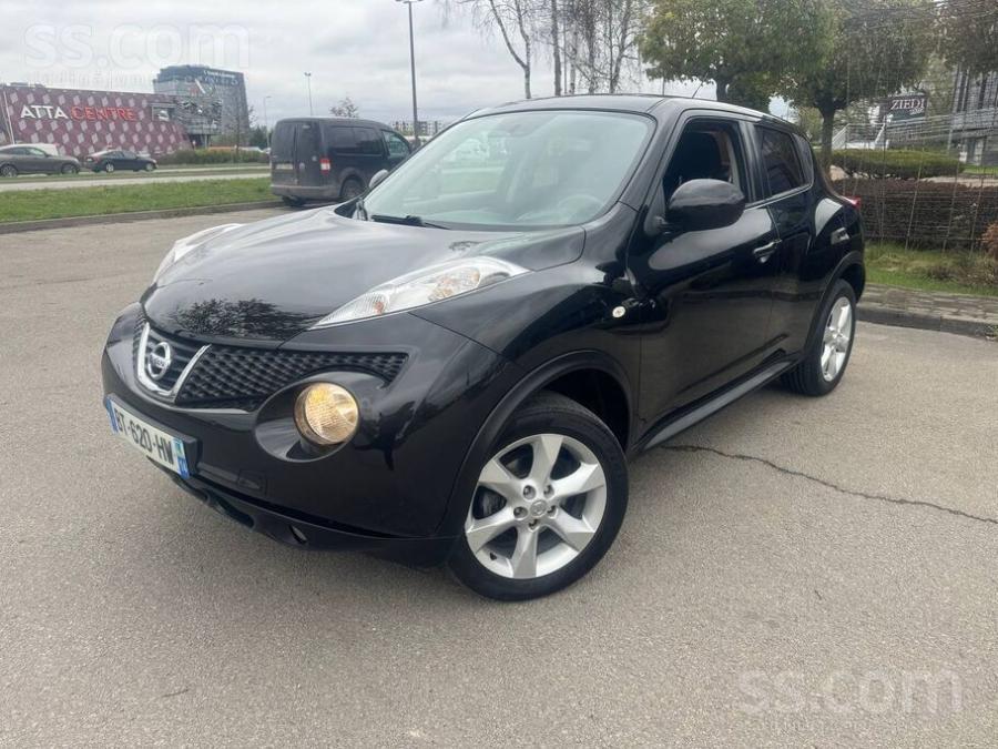 Black Nissan Juke 2011 in Riga, with an engine capacity of 1.50 L and mileage of 0 thousand km for 4700 €, photo 3 on AUTOMOTO.COM.LV