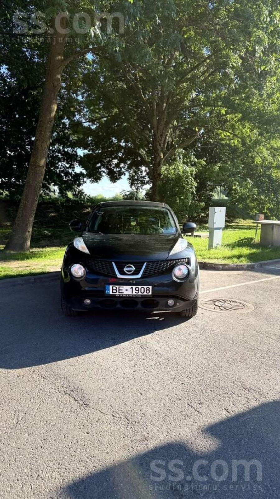 Black Nissan Juke 2011 in Riga, with an engine capacity of 1.60 L and mileage of 179 thousand km for 6200 €, photo 3 on AUTOMOTO.COM.LV