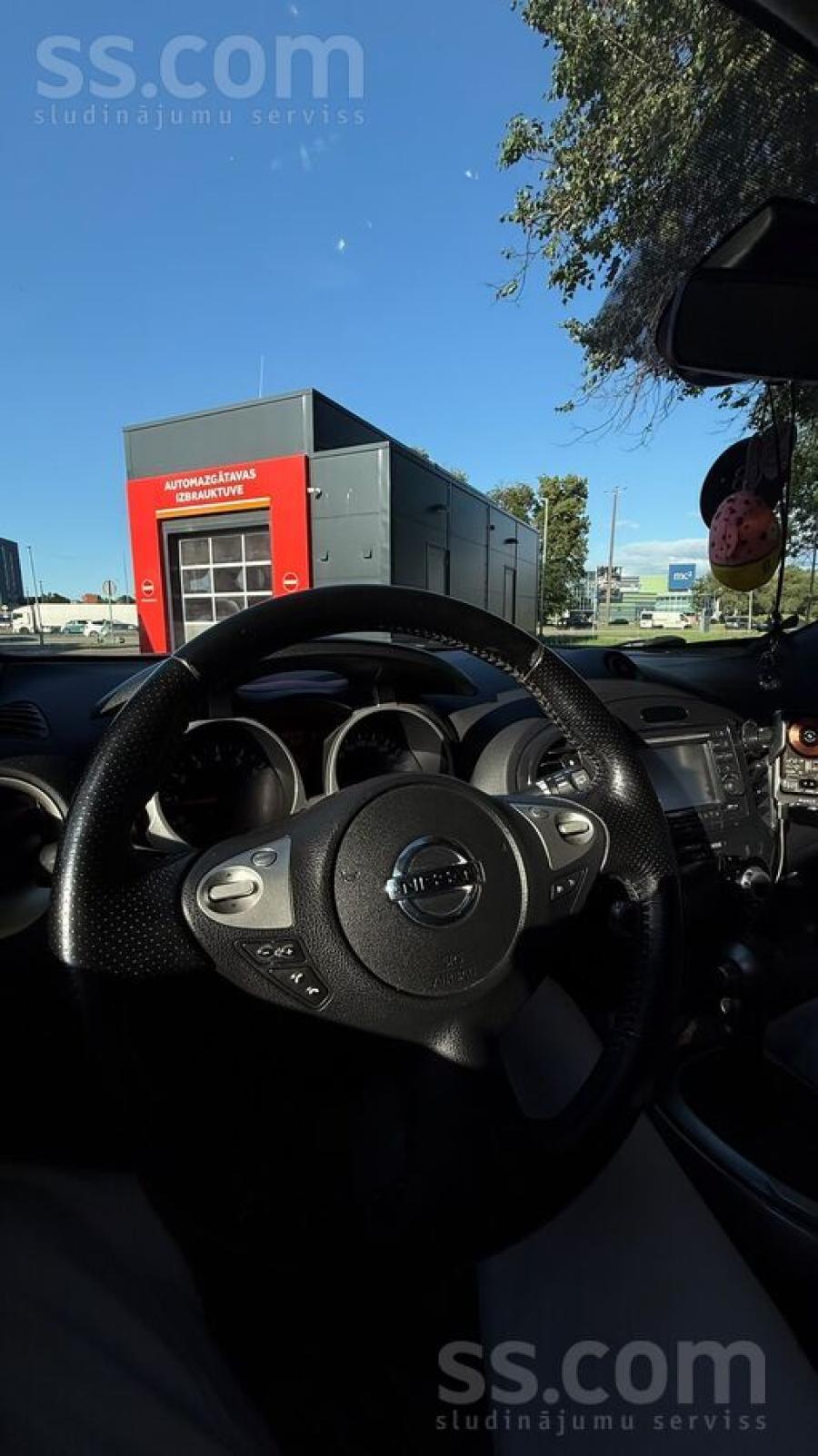 Black Nissan Juke 2011 in Riga, with an engine capacity of 1.60 L and mileage of 179 thousand km for 6200 €, photo 4 on AUTOMOTO.COM.LV