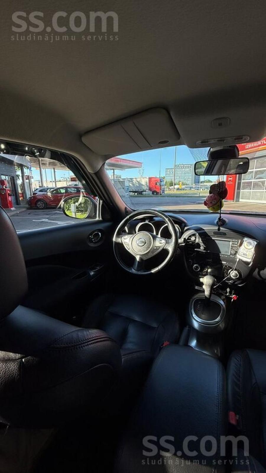 Black Nissan Juke 2011 in Riga, with an engine capacity of 1.60 L and mileage of 179 thousand km for 6200 €, photo 7 on AUTOMOTO.COM.LV