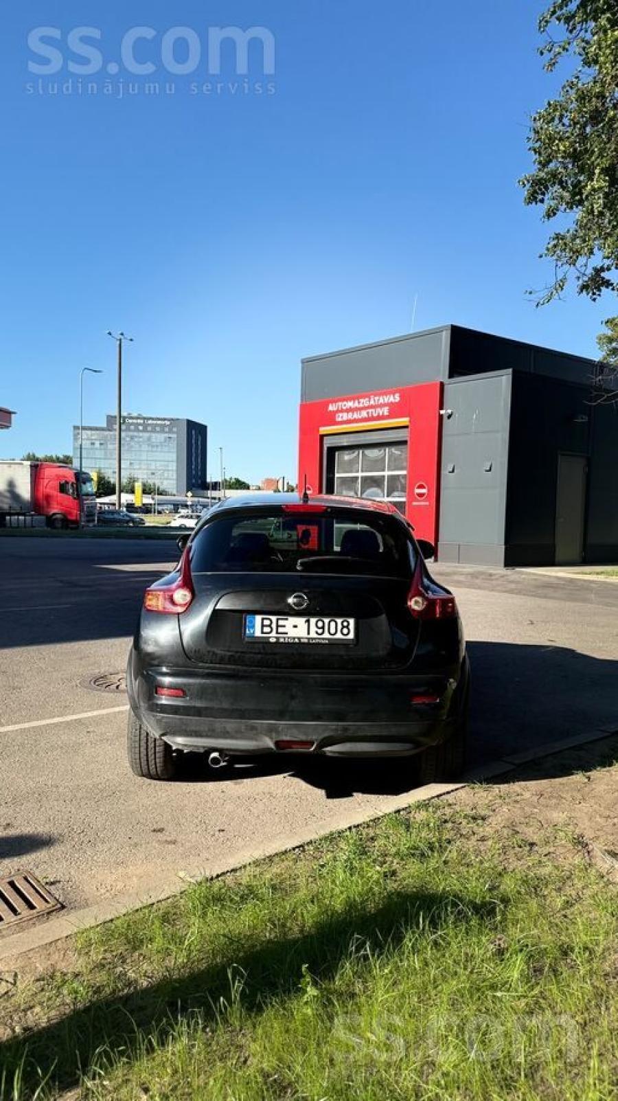 Black Nissan Juke 2011 in Riga, with an engine capacity of 1.60 L and mileage of 179 thousand km for 6200 €, photo 9 on AUTOMOTO.COM.LV