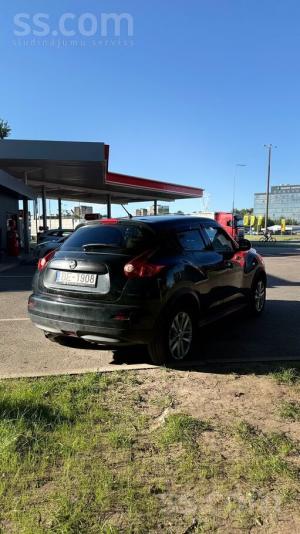 Black Nissan Juke 2011 in Riga, with an engine capacity of 1.60 L and mileage of 179 thousand km for 6200 €, photo 12 on AUTOMOTO.COM.LV