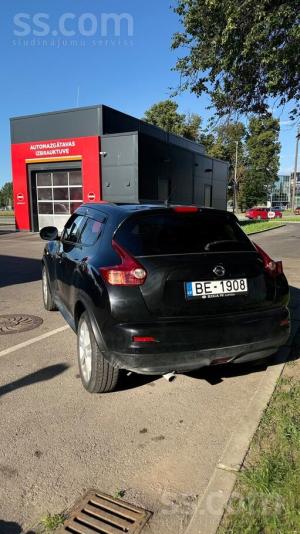 Black Nissan Juke 2011 in Riga, with an engine capacity of 1.60 L and mileage of 179 thousand km for 6200 €, photo 13 on AUTOMOTO.COM.LV