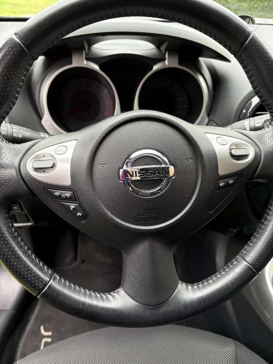 Black Nissan Juke 2011 in Vilnius, with an engine capacity of 1.60 L and mileage of 113 thousand km for 4990 €, photo 3 on AUTOMOTO.COM.LV