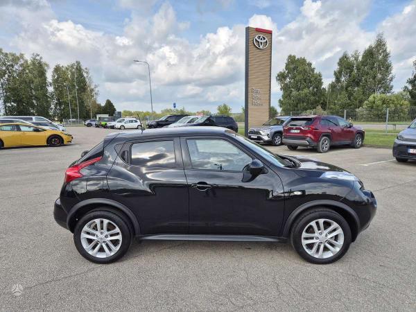 Black Nissan Juke 2011 in Panevezys, with an engine capacity of 1.60 L and mileage of 174 thousand km for 5650 €, photo 3 on AUTOMOTO.COM.LV