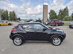 Black Nissan Juke 2011 in Panevezys, with an engine capacity of 1.60 L and mileage of 174 thousand km for 5650 €, photo 4 on AUTOMOTO.COM.LV