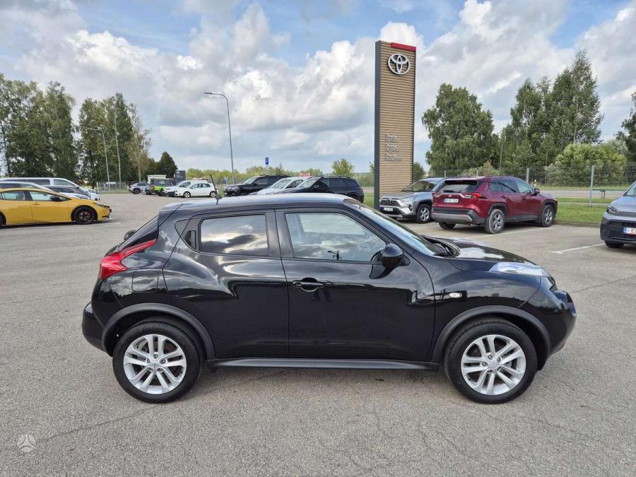 Black Nissan Juke 2011 in Panevezys, with an engine capacity of 1.60 L and mileage of 174 thousand km for 5650 €, photo 4 on AUTOMOTO.COM.LV