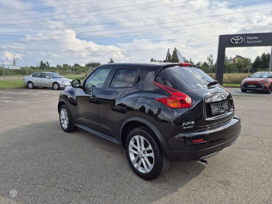 Black Nissan Juke 2011 in Panevezys, with an engine capacity of 1.60 L and mileage of 174 thousand km for 5650 €, photo 7 on AUTOMOTO.COM.LV