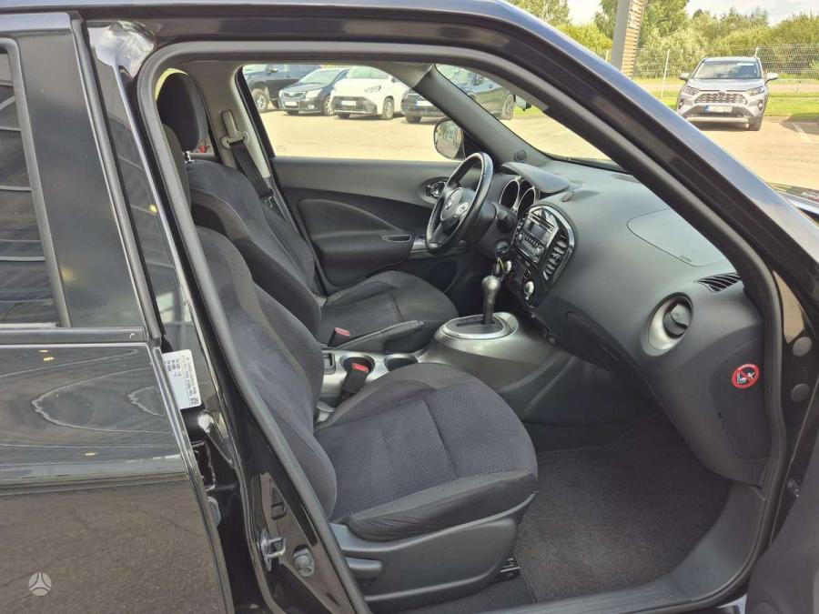 Black Nissan Juke 2011 in Panevezys, with an engine capacity of 1.60 L and mileage of 174 thousand km for 5650 €, photo 9 on AUTOMOTO.COM.LV
