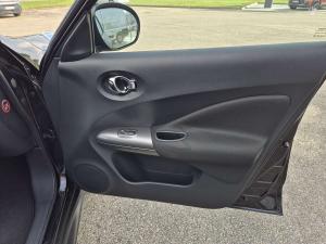 Black Nissan Juke 2011 in Panevezys, with an engine capacity of 1.60 L and mileage of 174 thousand km for 5650 €, photo 11 on AUTOMOTO.COM.LV