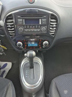 Black Nissan Juke 2011 in Panevezys, with an engine capacity of 1.60 L and mileage of 174 thousand km for 5650 €, photo 13 on AUTOMOTO.COM.LV