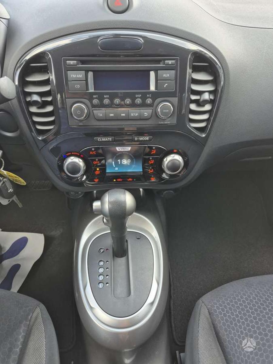 Black Nissan Juke 2011 in Panevezys, with an engine capacity of 1.60 L and mileage of 174 thousand km for 5650 €, photo 13 on AUTOMOTO.COM.LV