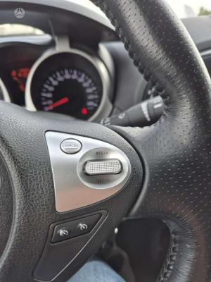 Black Nissan Juke 2011 in Panevezys, with an engine capacity of 1.60 L and mileage of 174 thousand km for 5650 €, photo 15 on AUTOMOTO.COM.LV