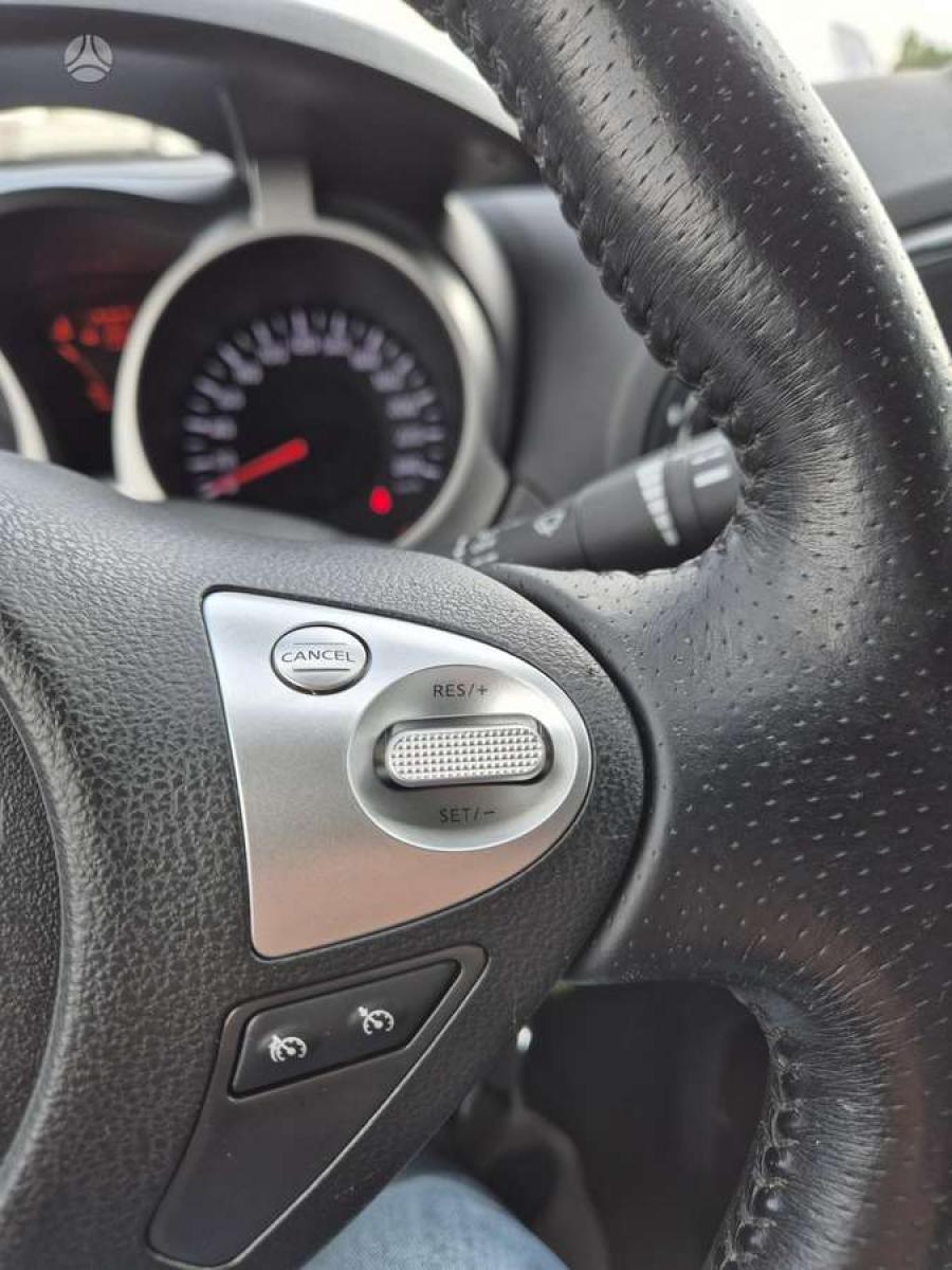 Black Nissan Juke 2011 in Panevezys, with an engine capacity of 1.60 L and mileage of 174 thousand km for 5650 €, photo 15 on AUTOMOTO.COM.LV
