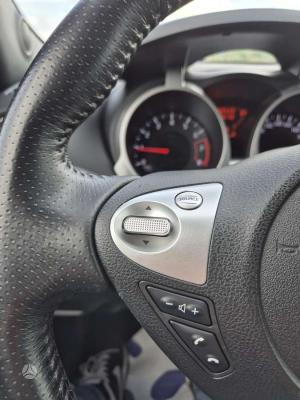 Black Nissan Juke 2011 in Panevezys, with an engine capacity of 1.60 L and mileage of 174 thousand km for 5650 €, photo 16 on AUTOMOTO.COM.LV