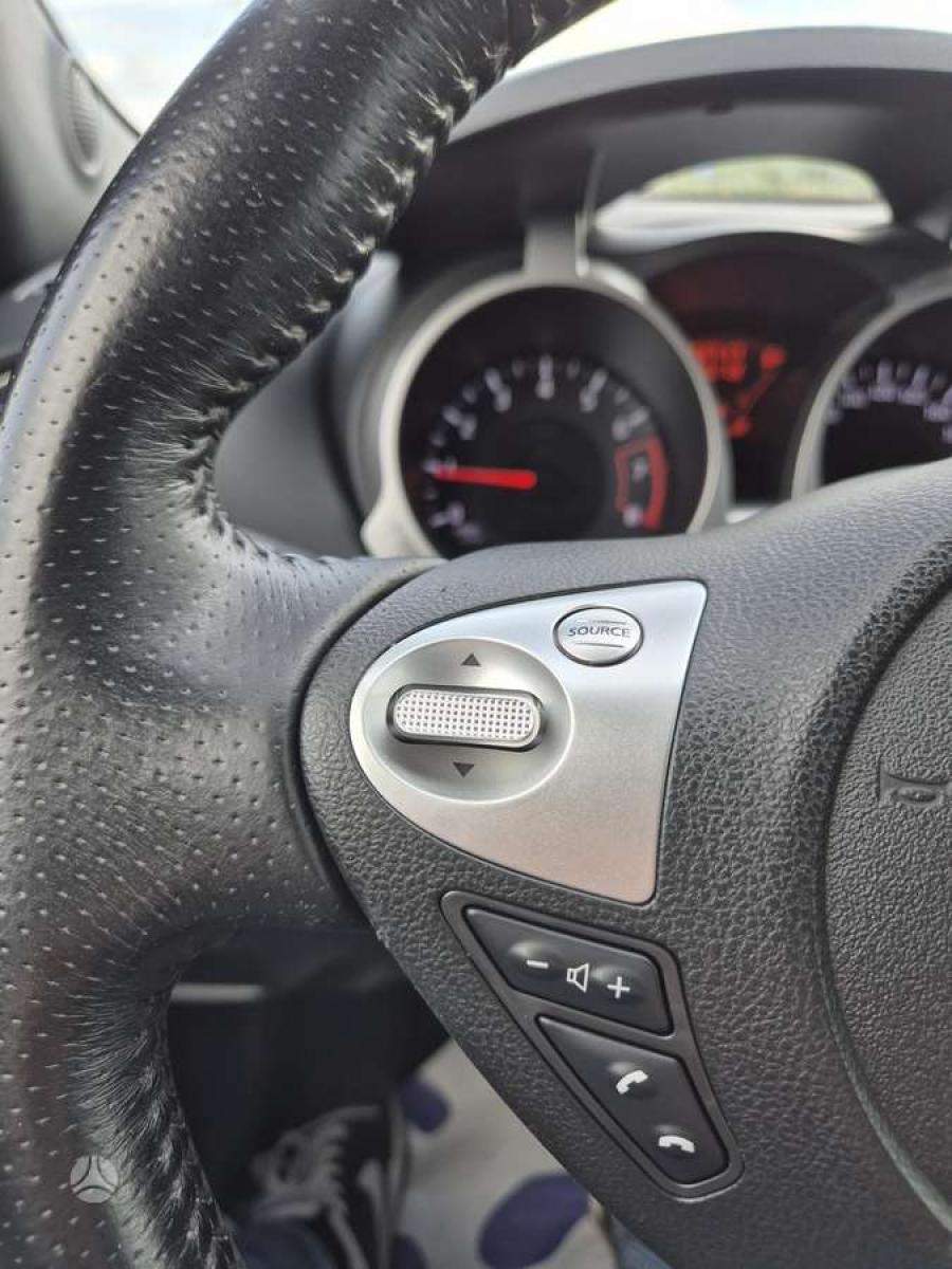Black Nissan Juke 2011 in Panevezys, with an engine capacity of 1.60 L and mileage of 174 thousand km for 5650 €, photo 16 on AUTOMOTO.COM.LV