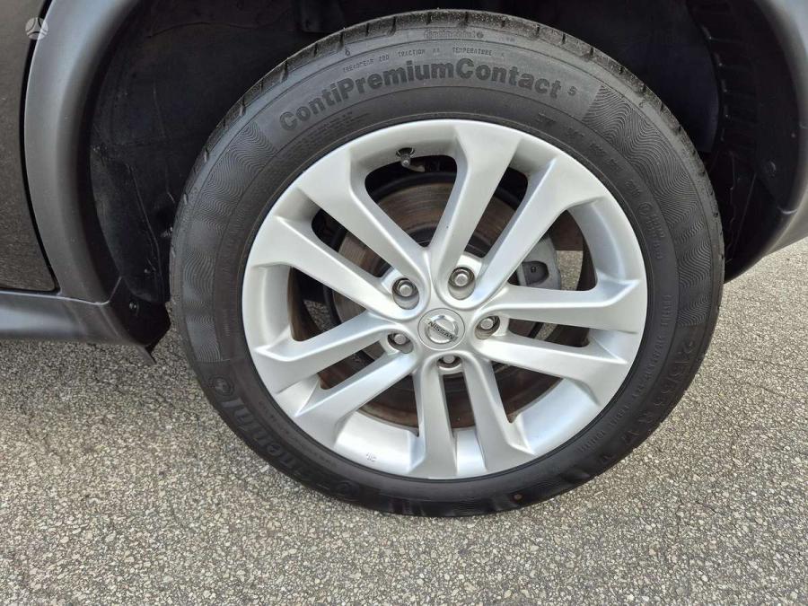 Black Nissan Juke 2011 in Panevezys, with an engine capacity of 1.60 L and mileage of 174 thousand km for 5650 €, photo 22 on AUTOMOTO.COM.LV