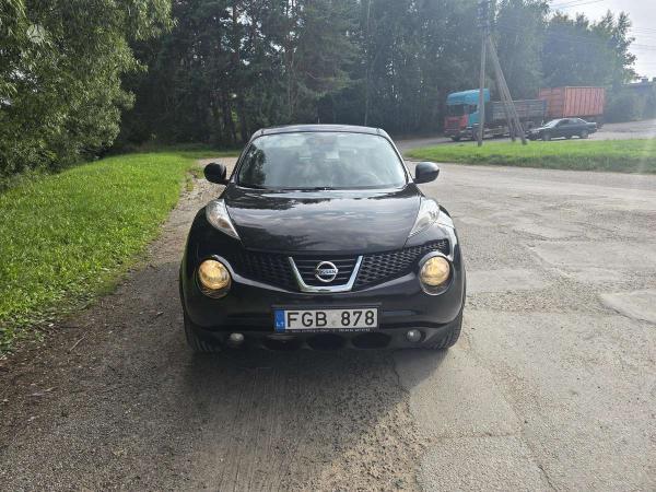 Black Nissan Juke 2011 in Panevezys, with an engine capacity of 1.46 L and mileage of 261 thousand km for 4200 €, photo 2 on AUTOMOTO.COM.LV